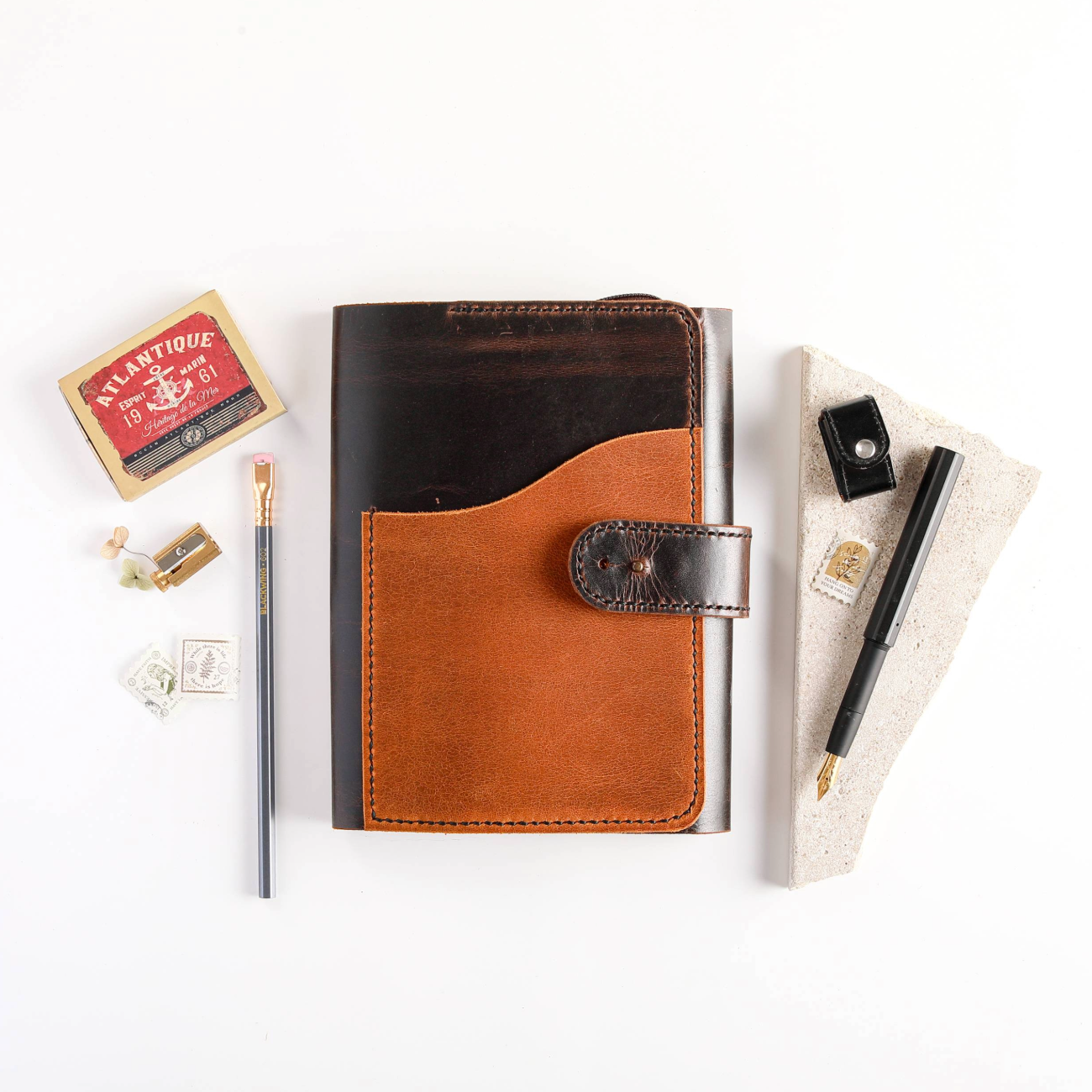 A5 cover with pen case – elysianpaper.gr